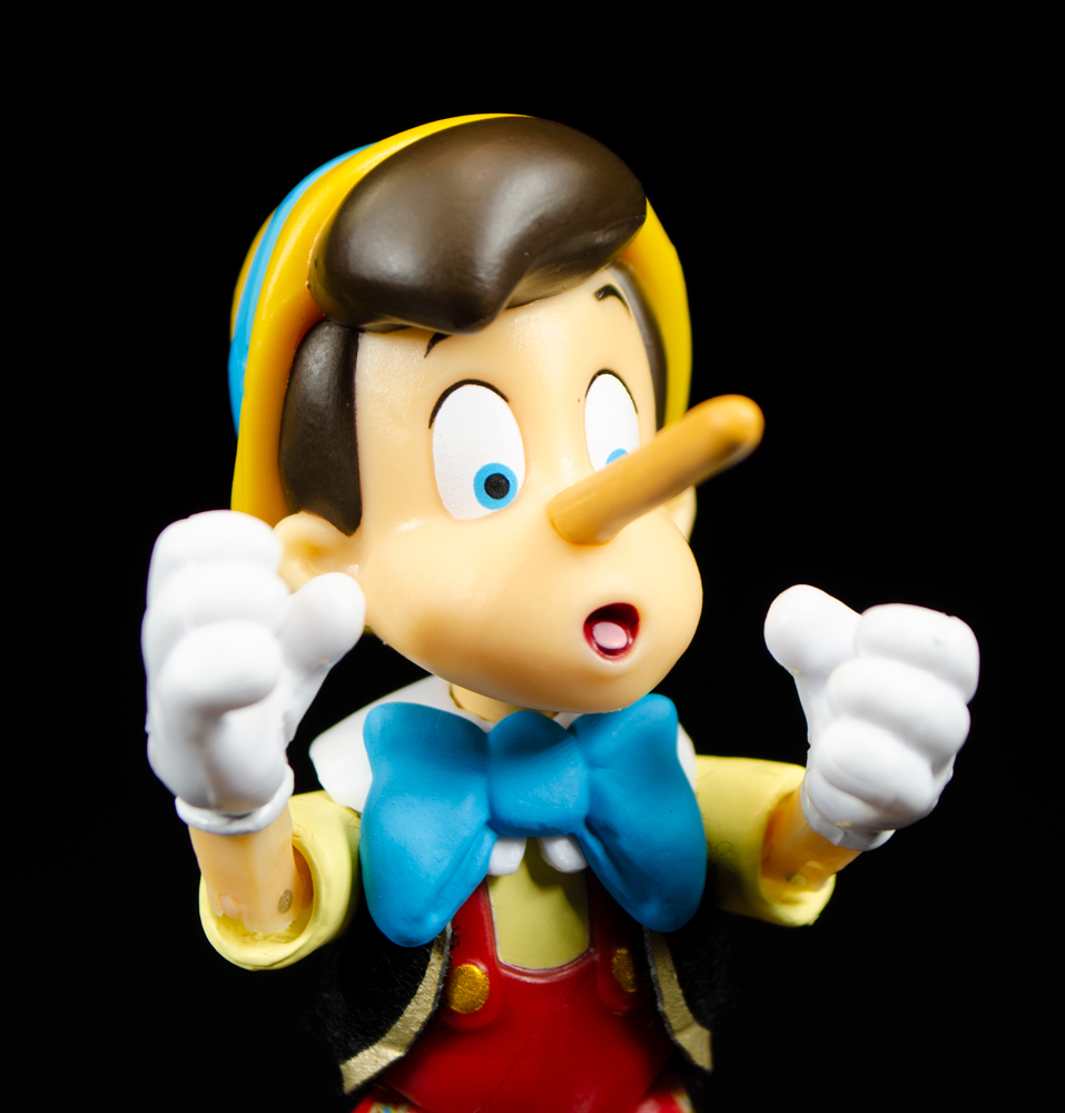 Super7-Disney-ULTIMATES-Pinocchio-Figure-Review-nose-grows