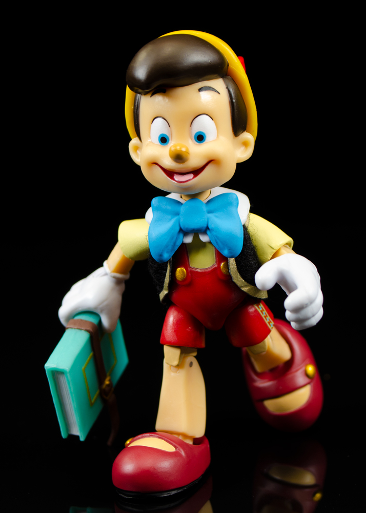 Super7-Disney-ULTIMATES-Pinocchio-Figure-Review-school