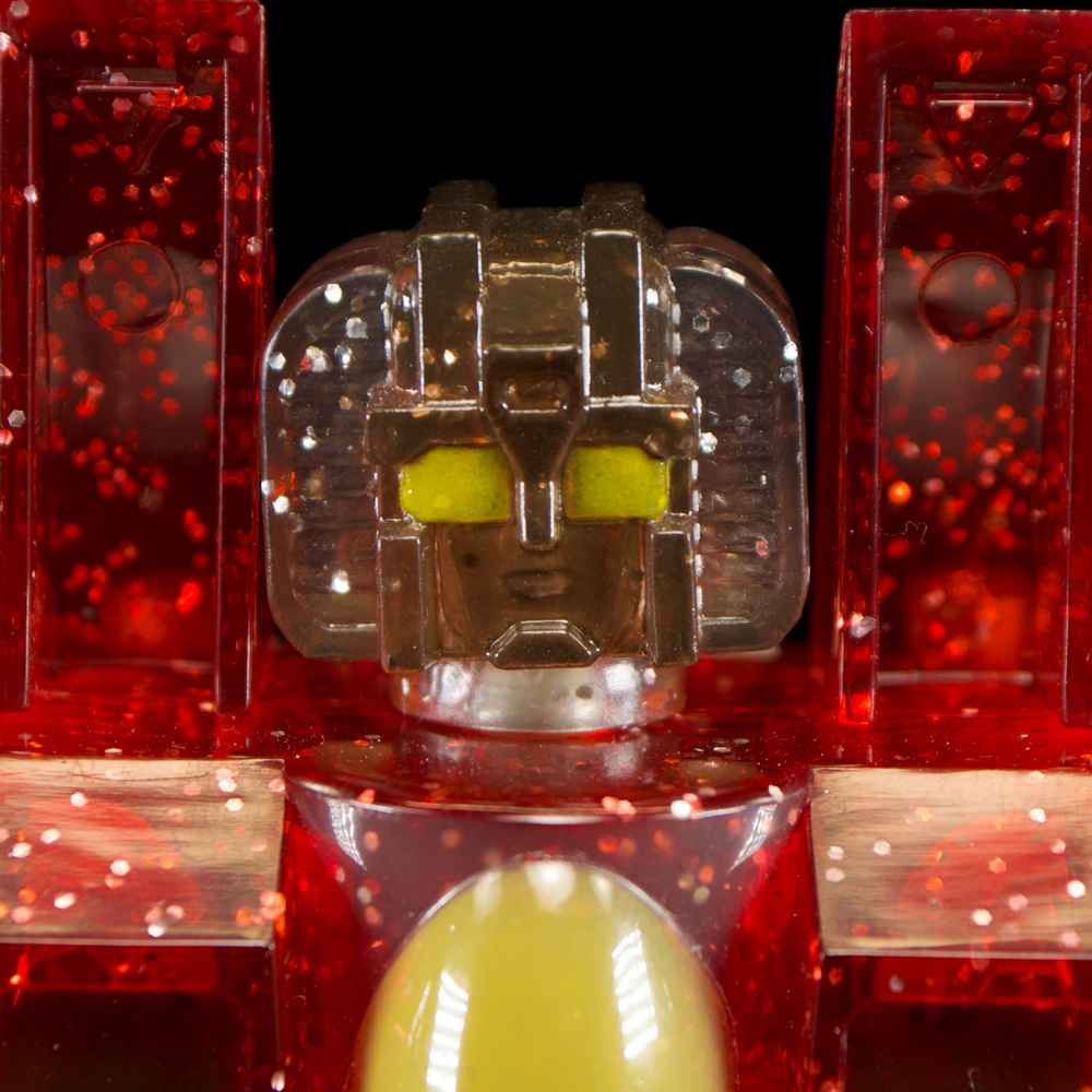 Super7-Transformers-ULTIMATES-Ghost-of-Starscream-Review-close-3