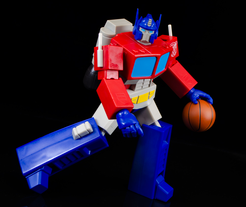 Super7: Transformers ULTIMATES! Optimus Prime First Look