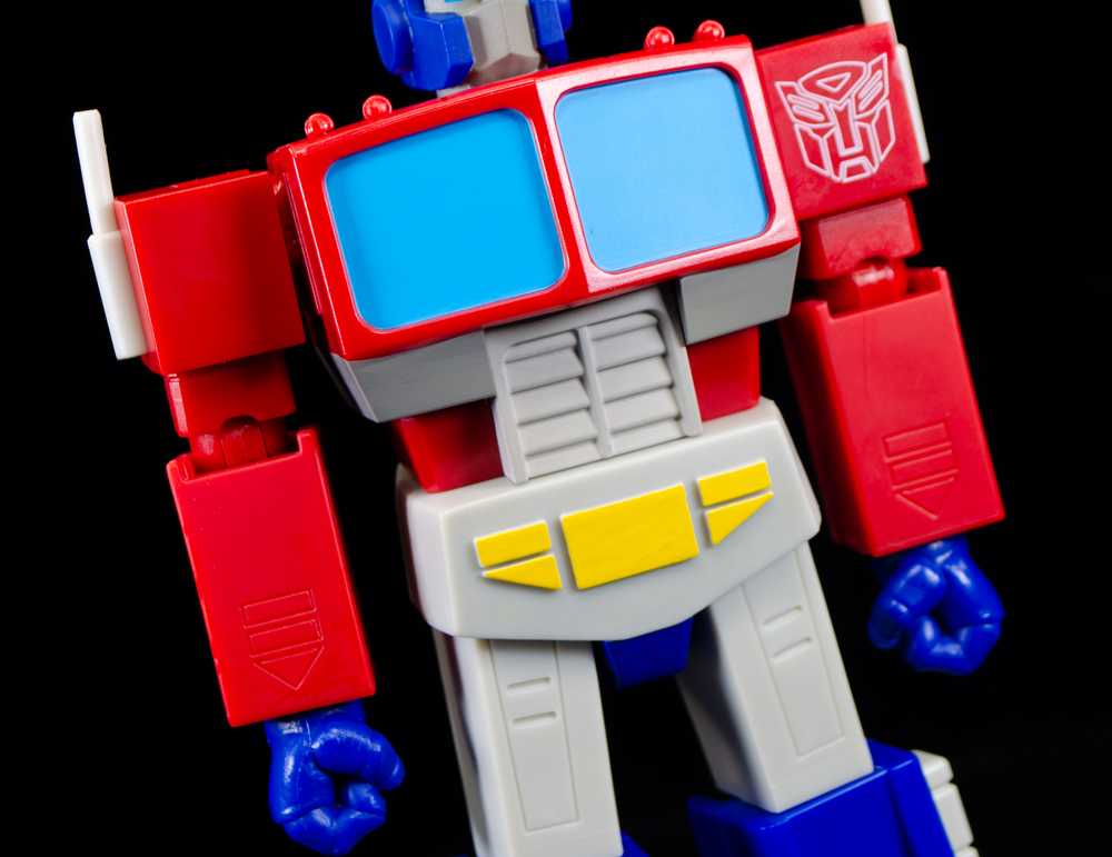 Super7: Transformers ULTIMATES! Optimus Prime First Look