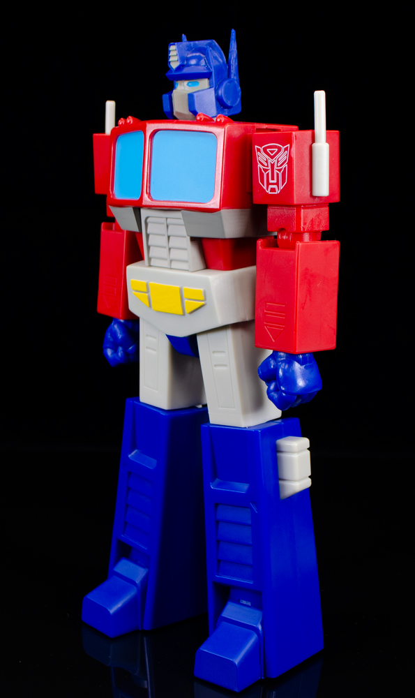 Super7: Transformers ULTIMATES! Optimus Prime First Look