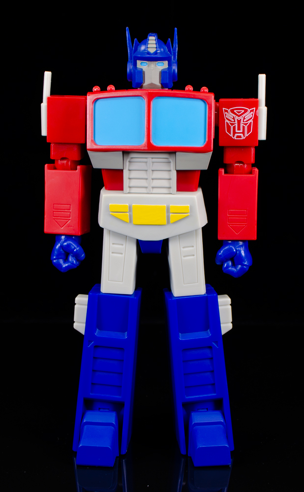 Super7: Transformers ULTIMATES! Optimus Prime First Look