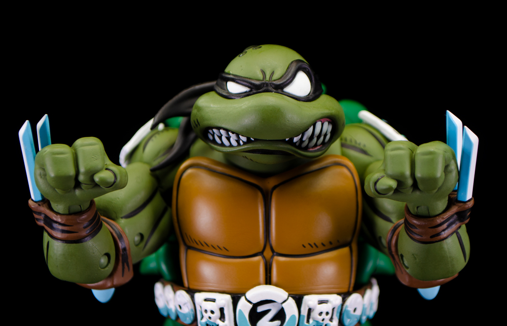 NECA-Teenage-Mutant-Ninja-Turtles-Archie-Comics-Slash-Review-fists