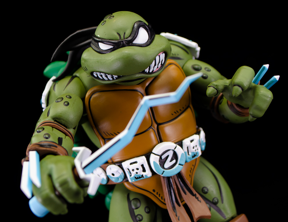 NECA-Teenage-Mutant-Ninja-Turtles-Archie-Comics-Slash-Review-sai-attack