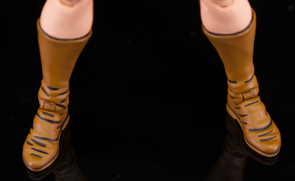 NECA-Teenage-Mutant-Ninja-Turtles-Mirage-Comics-Renet-Review-boots