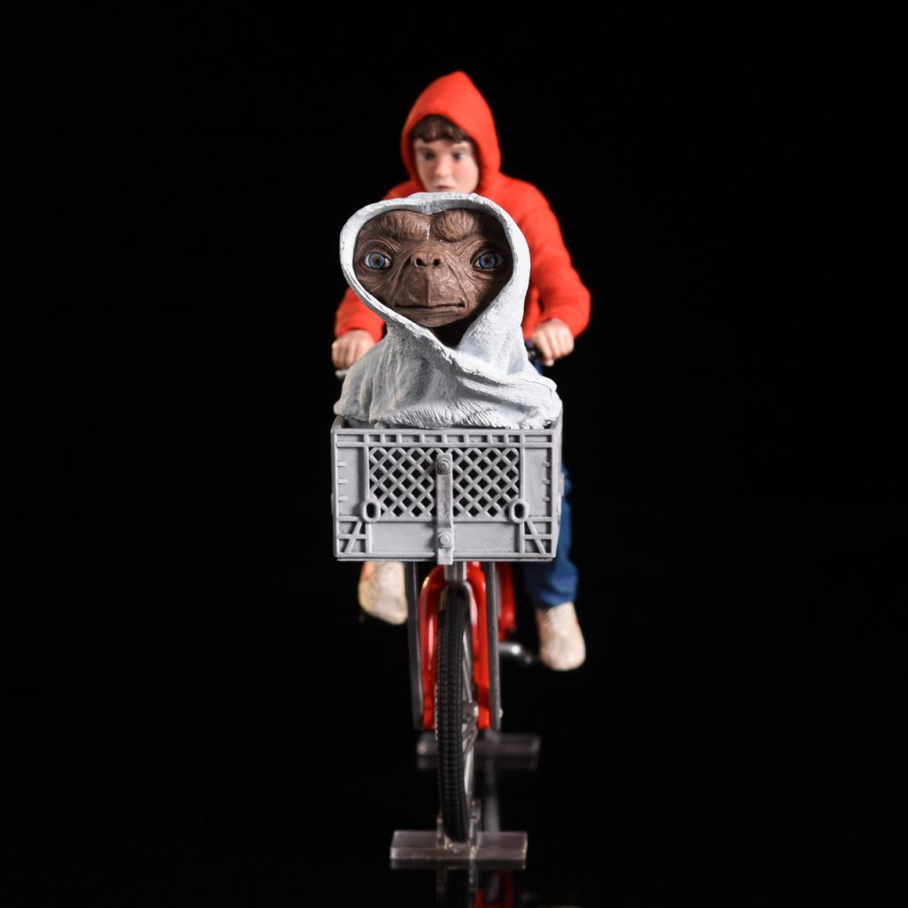 NECA: E.T. 40th Anniversary E.T. and Elliot with Bicycle Review