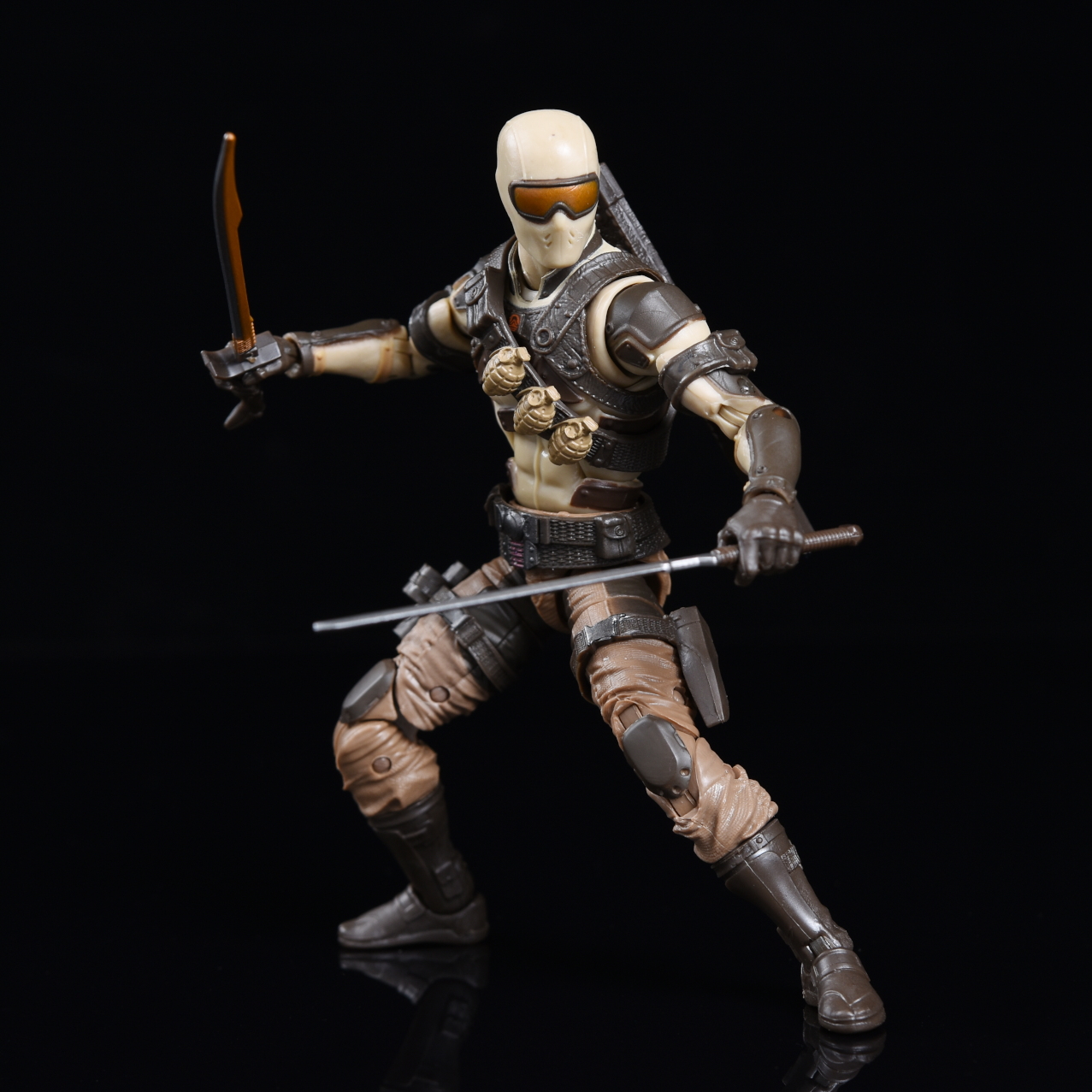Hasbro: G.I. Joe Classified Desert Commando Snake Eyes Review