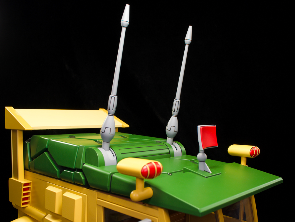 NECA Toys: Teenage Mutant Ninja Turtles Turtle Van First Look and Unboxing